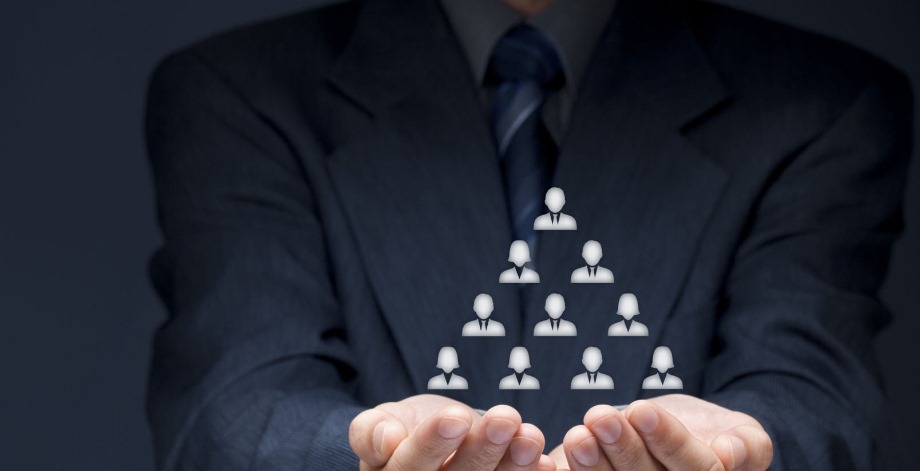 Pirâmide invertida de poder e influência - Jornalista Rogério Souza